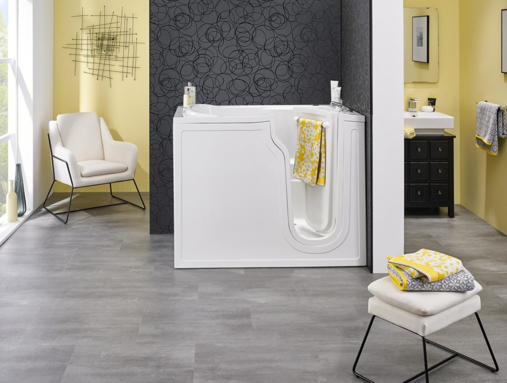 Instapbaden met deur | Lig- of Zitbad - Hulpmiddelenspecialist.nl