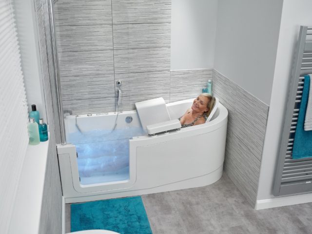 Instapbaden met deur | Lig- of Zitbad - Hulpmiddelenspecialist.nl
