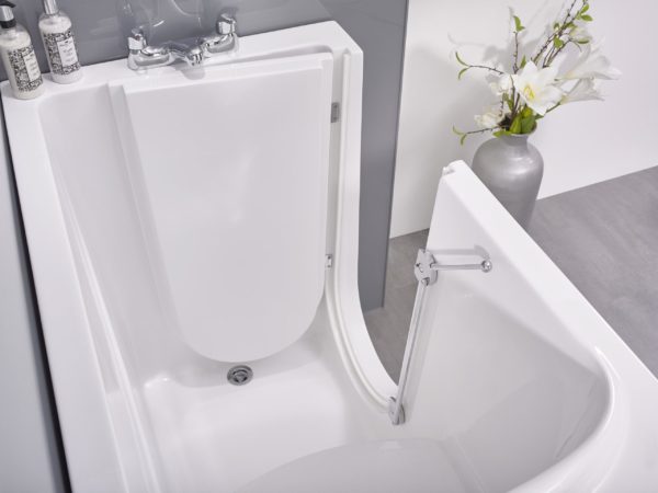 Instapbaden met deur | Lig- of Zitbad - Hulpmiddelenspecialist.nl